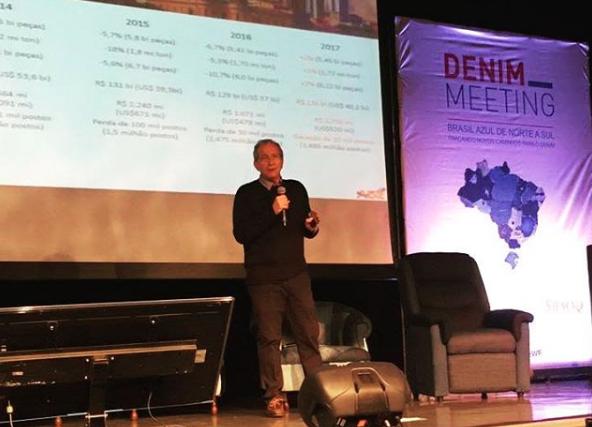 Estudo revela que mulher brasileira é a que mais tem jeans - Abit