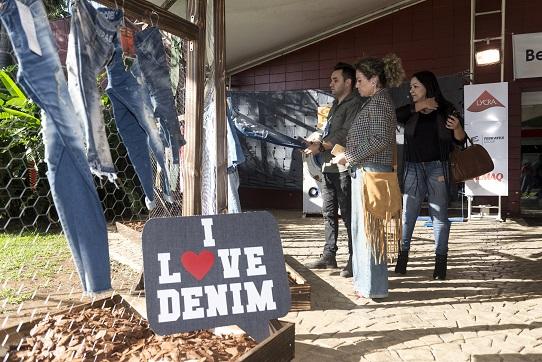 Estudo revela que mulher brasileira é a que mais tem jeans - Abit